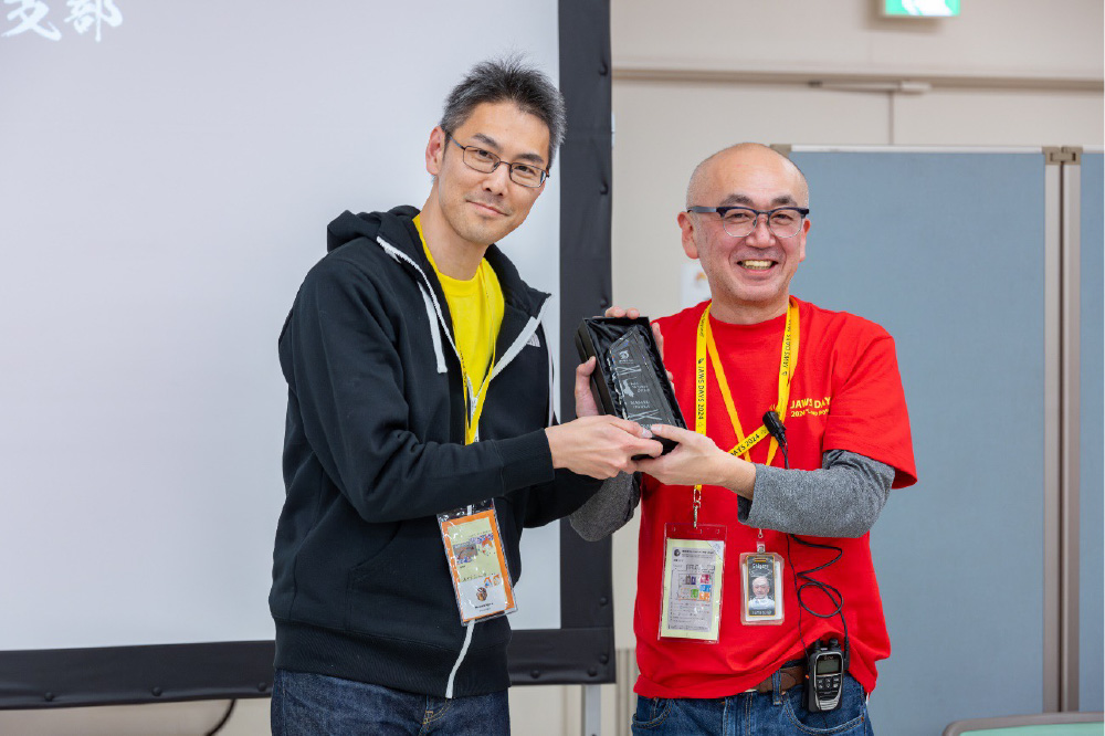 JAWS-UG コミュニティの発展と AWS 普及に貢献したメンバーに贈られる AWS Samurai 2023 の発表 - builders ... JAWS-UG コミュニティの発展と AWS 普及に貢献したメンバーに贈られる AWS Samurai 2023 の発表 - builders ...